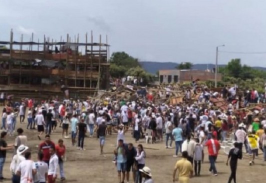 Al Menos Cinco Muertos Y 500 Heridos Por Desplome De Tribuna En Plaza